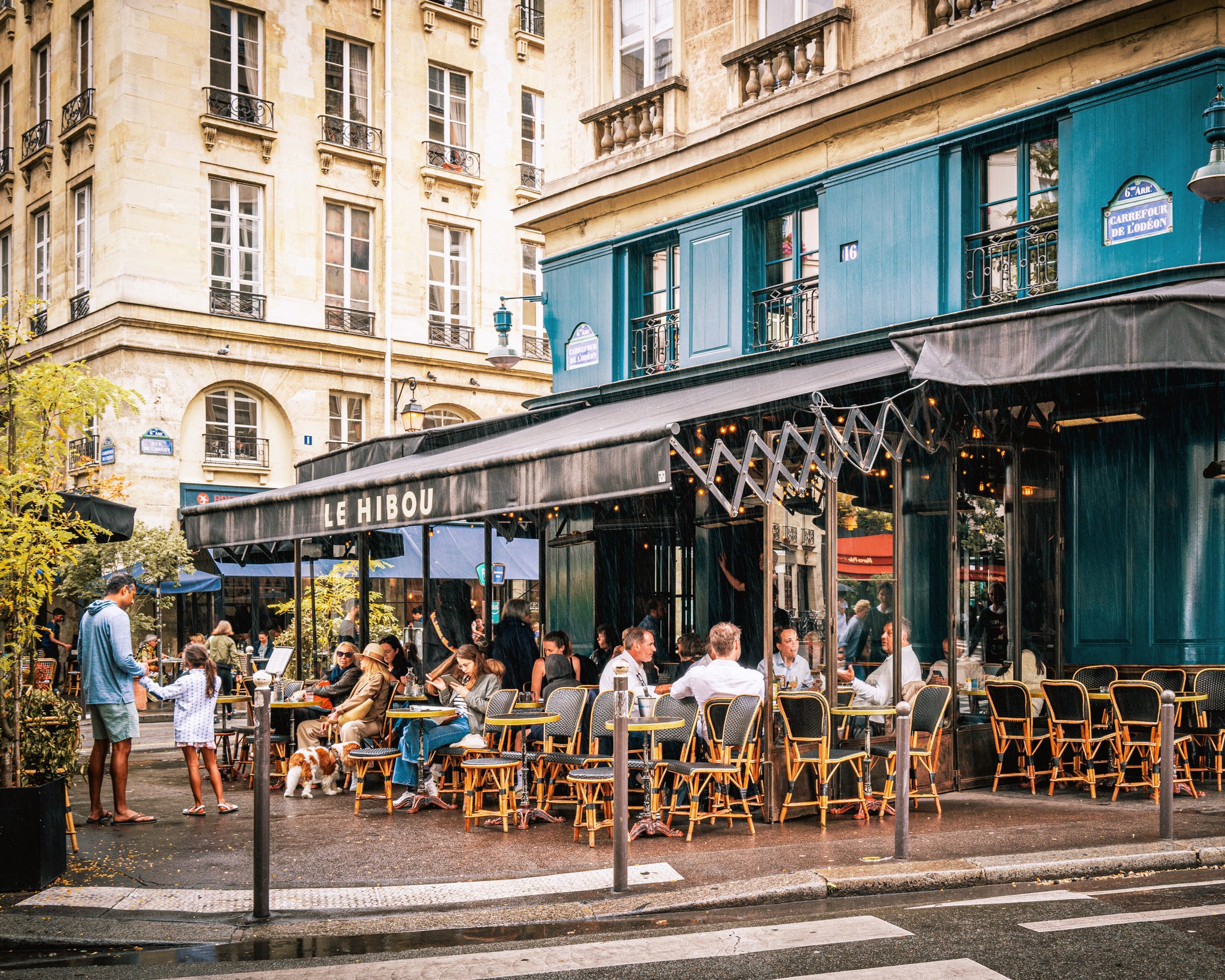 A Guide to Tipping in Paris: Mastering the Art of French Dining Etique
